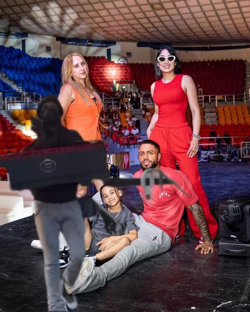 Así sorprendió DJ Adoni a su esposa Lisabely con tremendo regalo y su ...