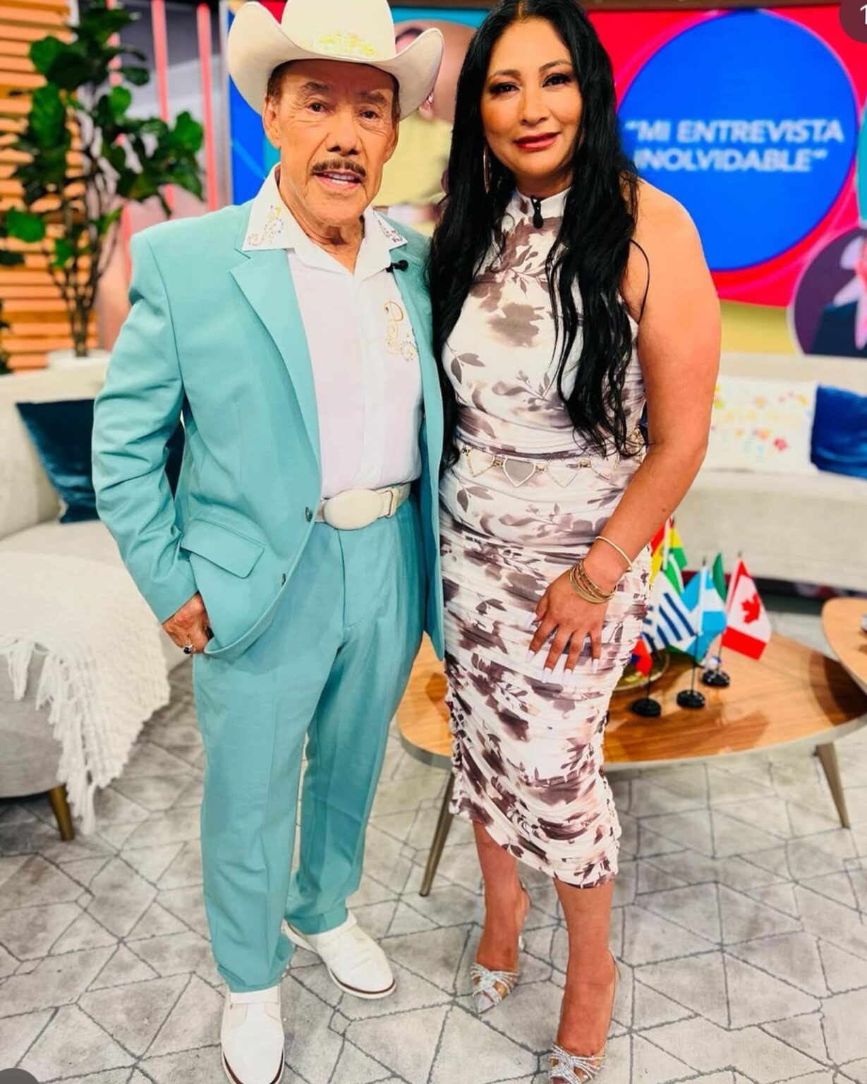 Con 80 años , Don Pedro Rivera dio tremendo bes0 a su novia de 44 en ...